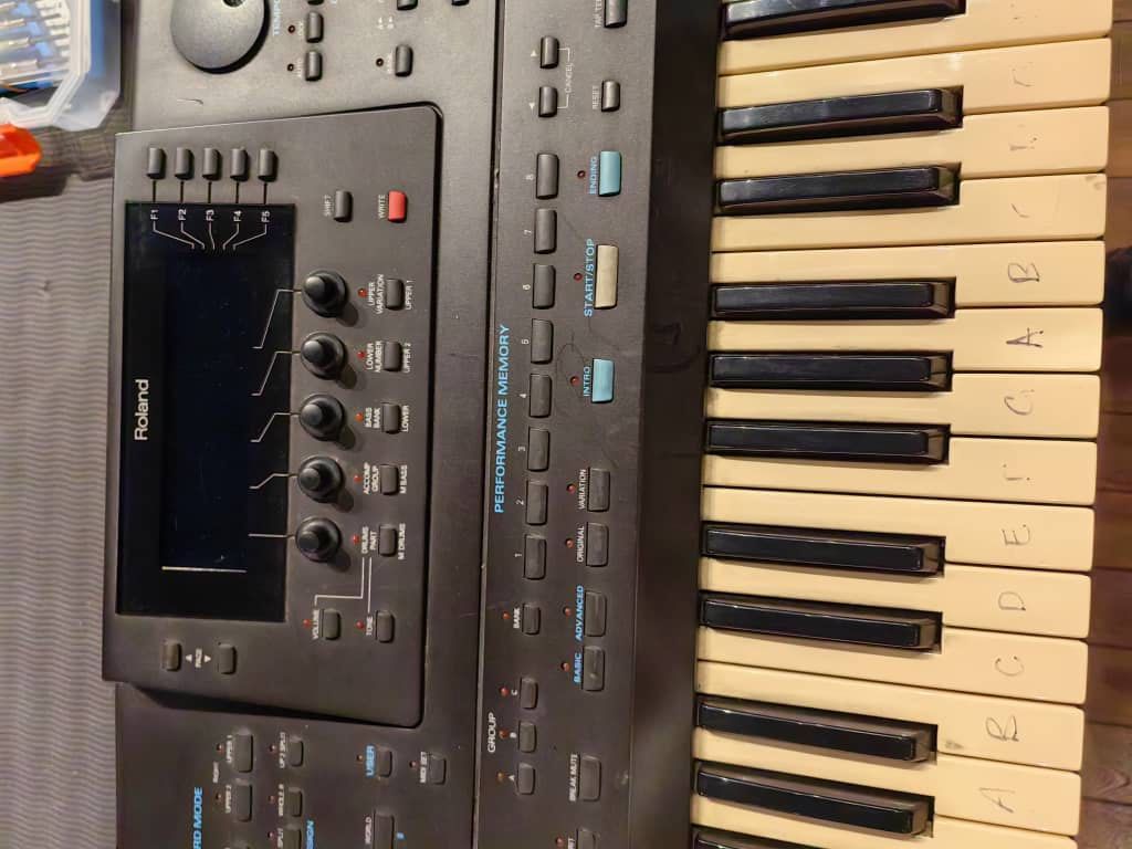 Roland E-96 keyboard, Hobbies & Toys, Music & Media, Musical ...