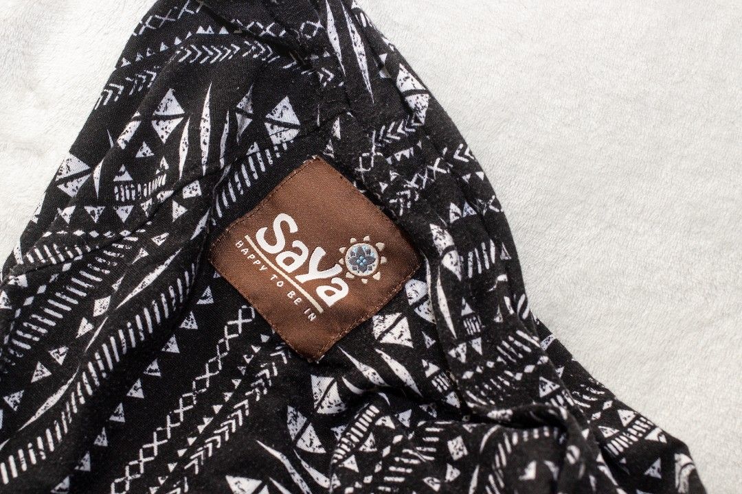 Saya Baby Carrier with Pouch, Babies & Kids, Going Out, Carriers ...