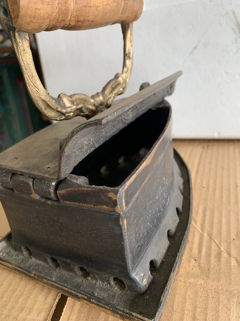 Seterika Tembaga Antik, Hobbies & Toys, Collectibles & Memorabilia ...