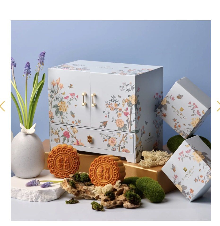 Shangri-La Mooncake box (blue), Furniture & Home Living, Home ...