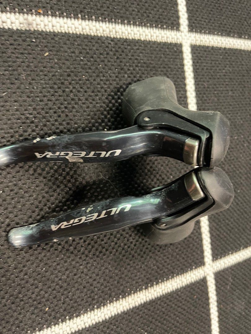 Shimano Ultegra Di2 shifters. ST6870 Cable brake version, Sports ...
