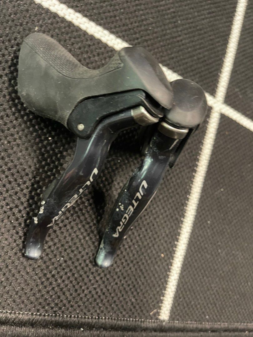 Shimano Ultegra Di2 shifters. ST6870 Cable brake version, Sports ...