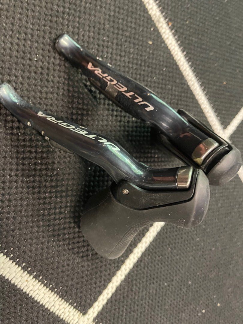 Shimano Ultegra Di2 shifters. ST6870 Cable brake version, Sports ...