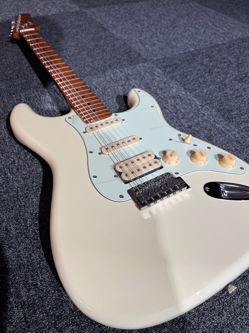 Smiger L-G2-Pro Electric Guitar (Vintage White Color), Hobbies & Toys ...