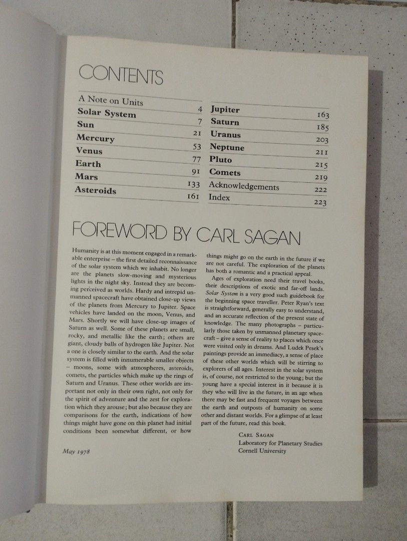 Solar System Peter Ryan, Ludek Pesek, Buku & Alat Tulis, Buku di Carousell