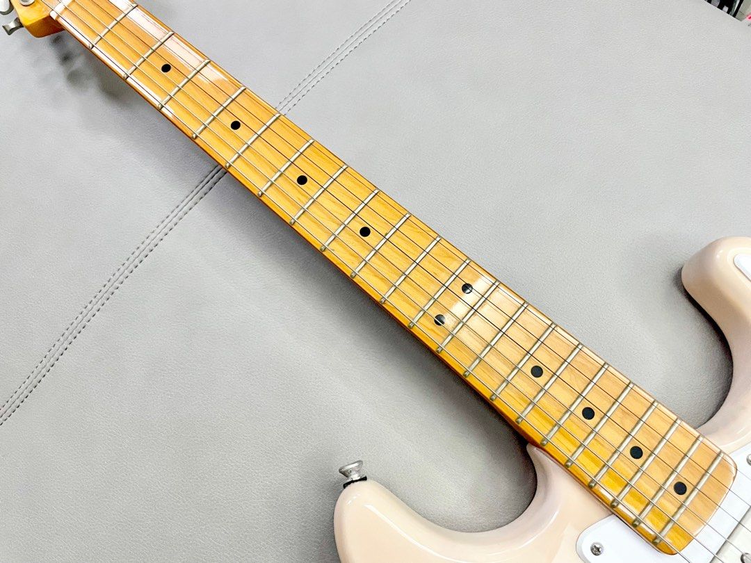 Squier Classic Vibe 50s Stratocaster Electric Guitar, Maple FB, White ...