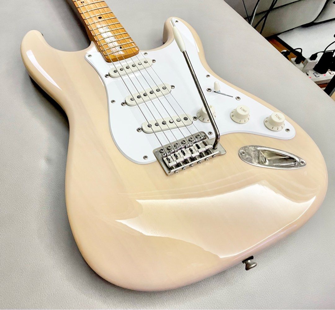 Squier Classic Vibe 50s Stratocaster Electric Guitar, Maple FB, White ...