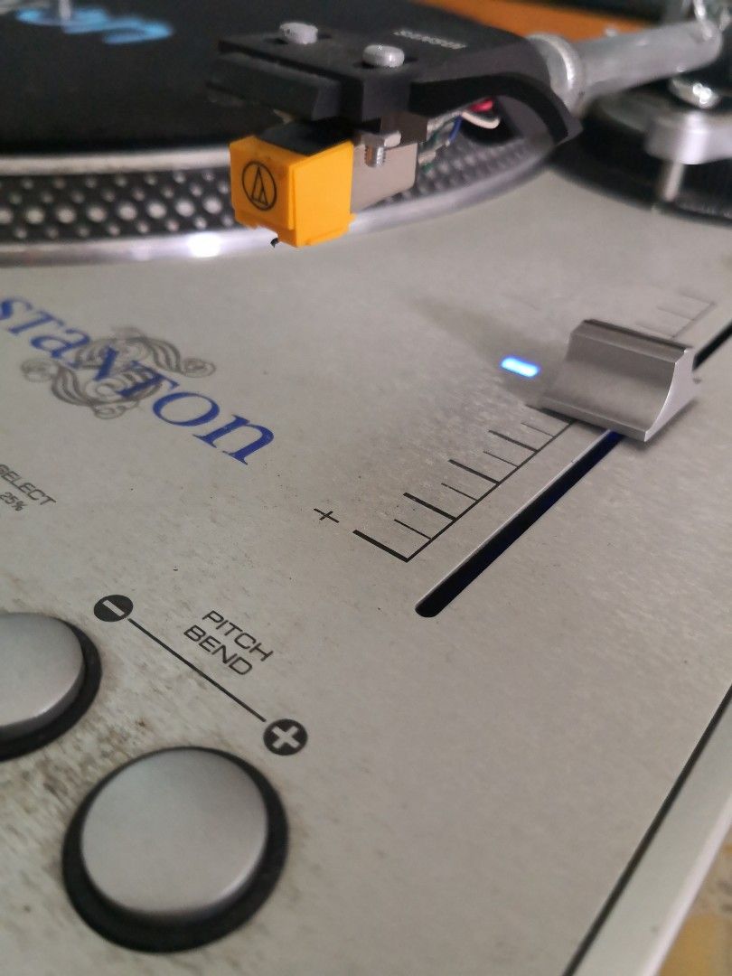 Stanton STR8-90 analog turntable, Audio, Other Audio Equipment on Carousell