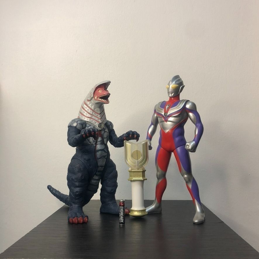 Ultraman Tiga VS Kaiju Golza, Hobbies & Toys, Toys & Games on Carousell