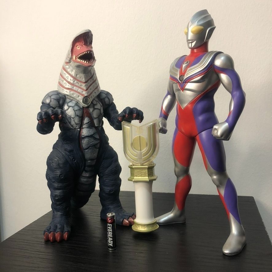 Ultraman Tiga VS Kaiju Golza, Hobbies & Toys, Toys & Games on Carousell