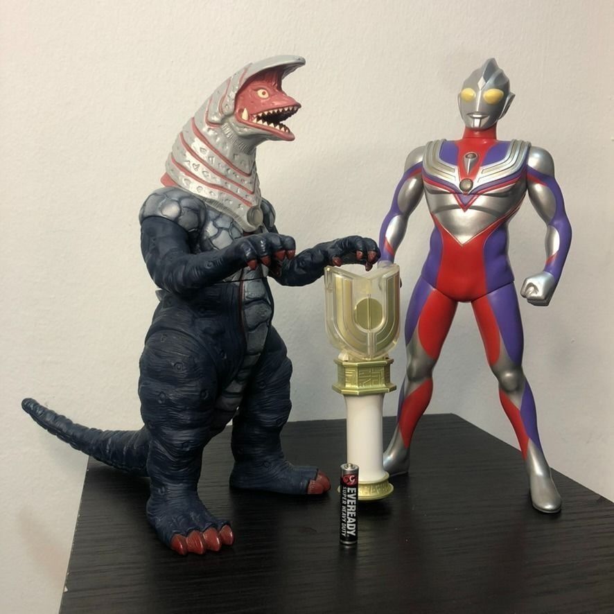 Ultraman Tiga VS Kaiju Golza, Hobbies & Toys, Toys & Games on Carousell