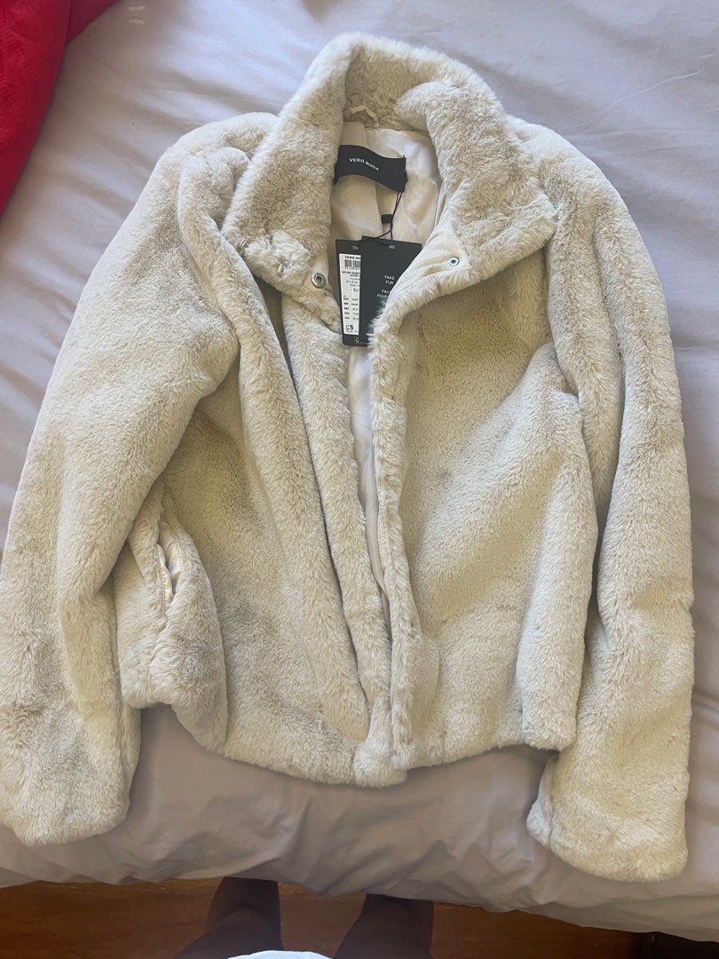 Vera Moda Faux Fur jacket, Women's Fashion, Coats, Jackets and ...