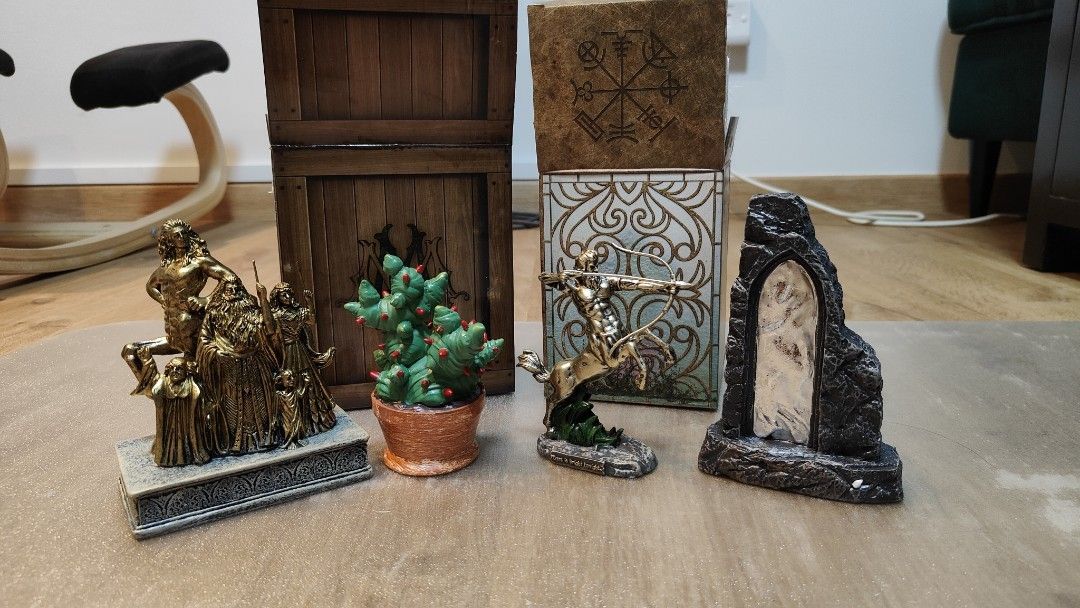 Wizarding Trunk Harry Potter display pieces, Hobbies & Toys, Books ...
