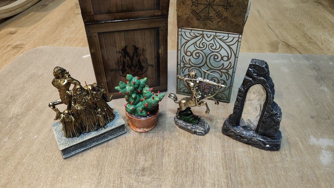 Wizarding Trunk Harry Potter display pieces, Hobbies & Toys, Books ...