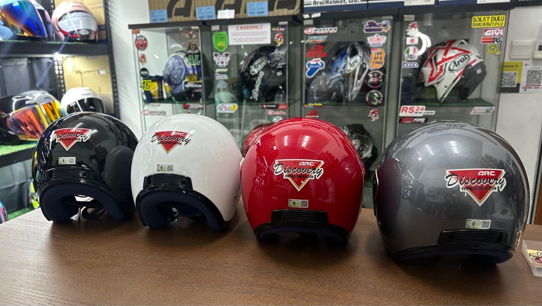 Arc Discovery Helmet, Motorcycles, Motorcycle Apparel on Carousell
