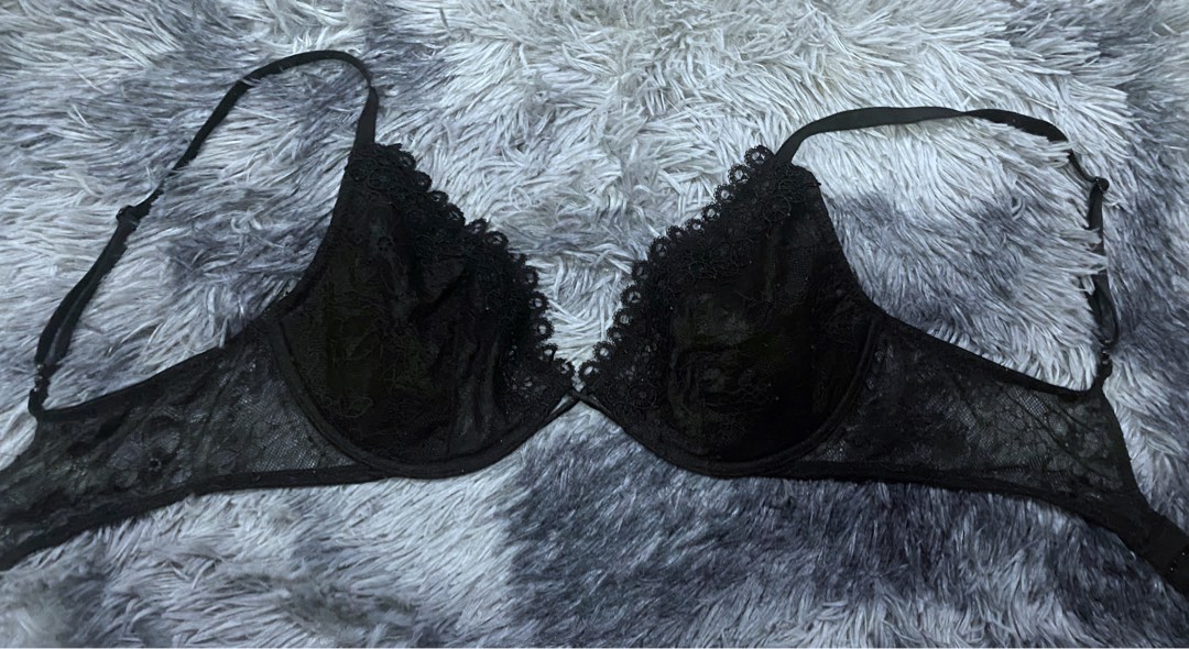 Auth VS Plunge half cup underwire 34c 34B, Women's Fashion ...