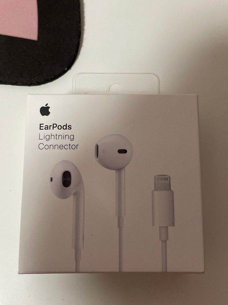 authentic wired apple headphones, Audio, Headphones & Headsets on Carousell