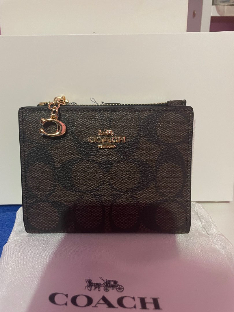 Available on Hand Original Coach Wallet, Women's Fashion, Bags ...