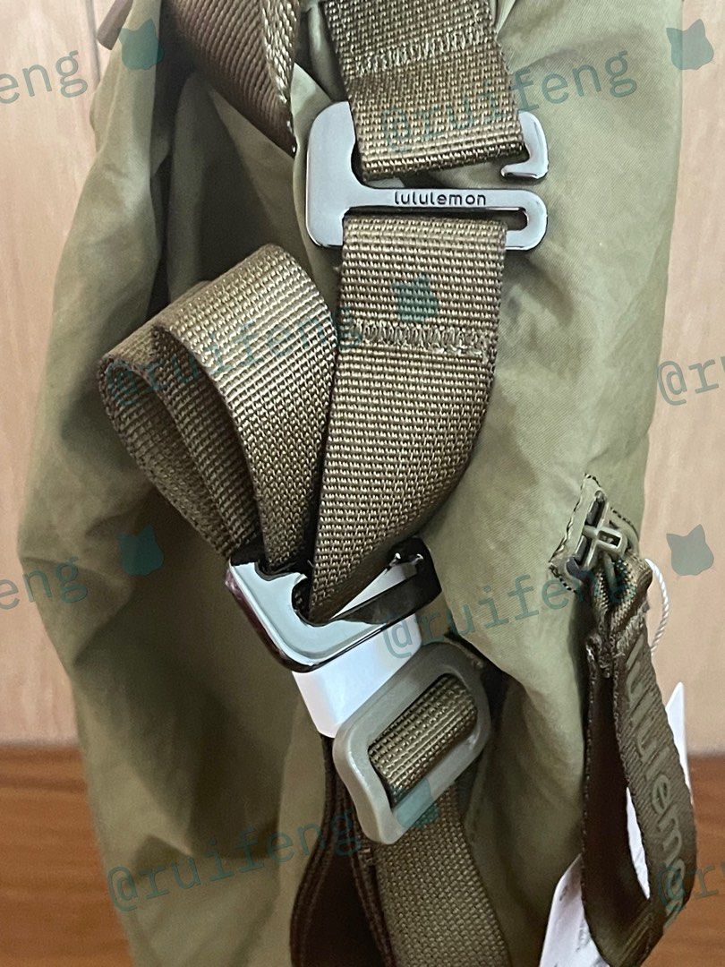 BNWT Lululemon Fast Track Bag 2.0 (Army Green), Men's Fashion, Bags ...