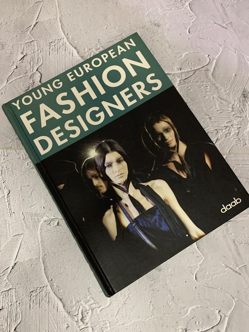 Buku Fashion: Young European Fashion Designers, Buku & Alat Tulis, Buku ...