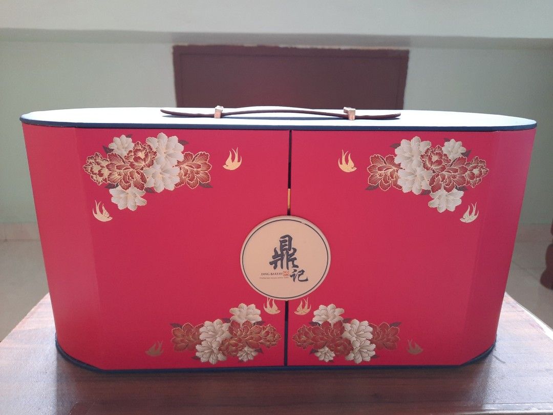 Ding Bakery Mooncake Box, Furniture & Home Living, Kitchenware ...