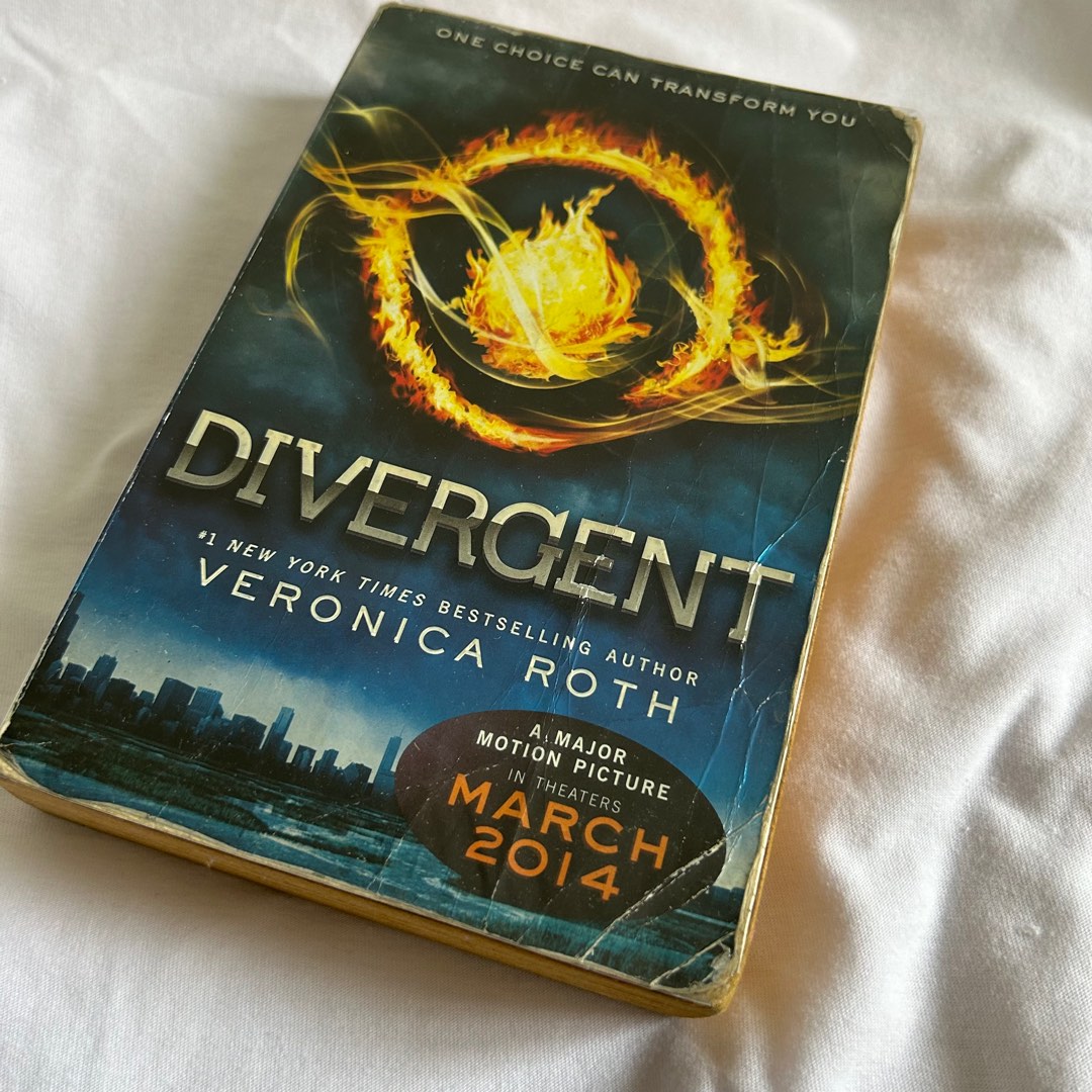 Divergent by Veronica Roth, Hobbies & Toys, Books & Magazines, Fiction ...