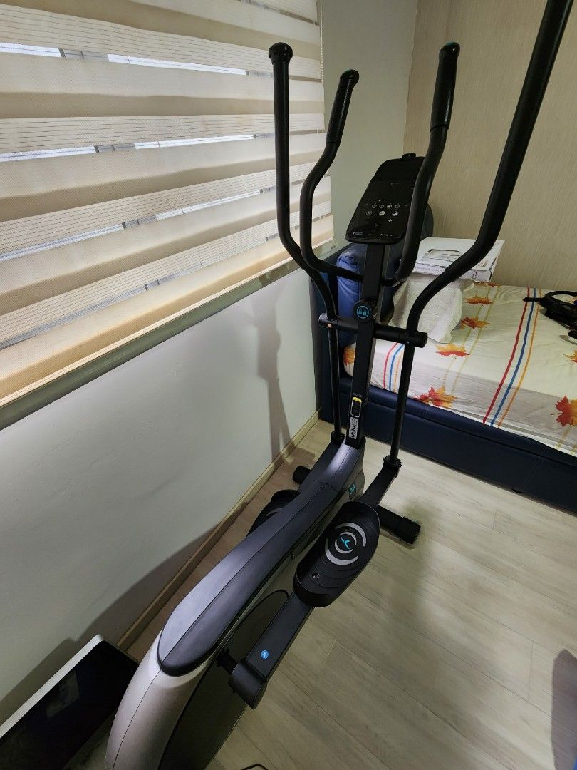 Domyos e-Shape+ Elliptical Cross Trainer, Sports Equipment, Exercise ...