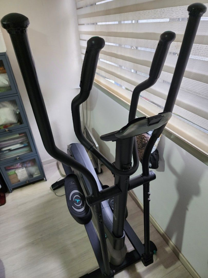 Domyos e-Shape+ Elliptical Cross Trainer, Sports Equipment, Exercise ...