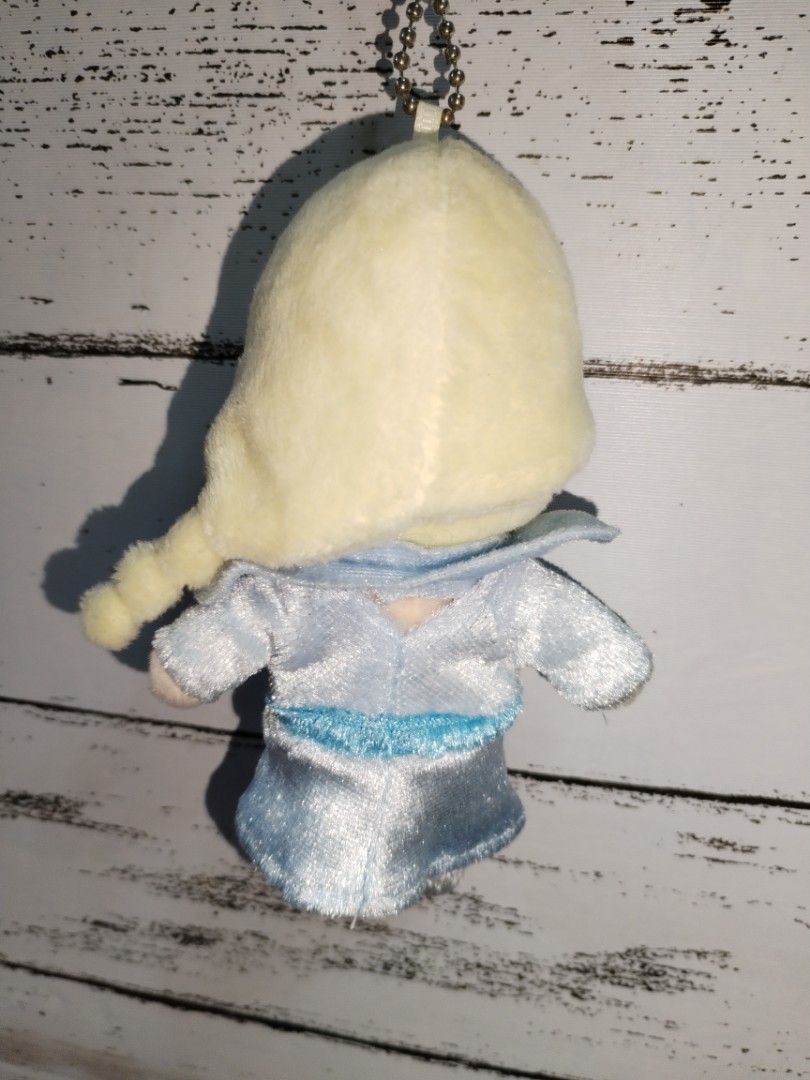 Elsa frozen keychain, Hobbies & Toys, Toys & Games on Carousell