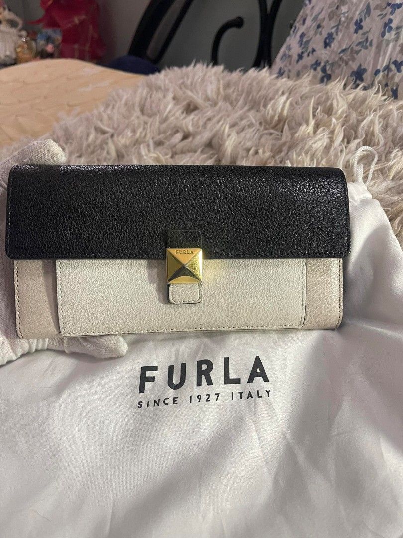 Furla Diva long wallet Good as new, Luxury, Bags & Wallets on Carousell