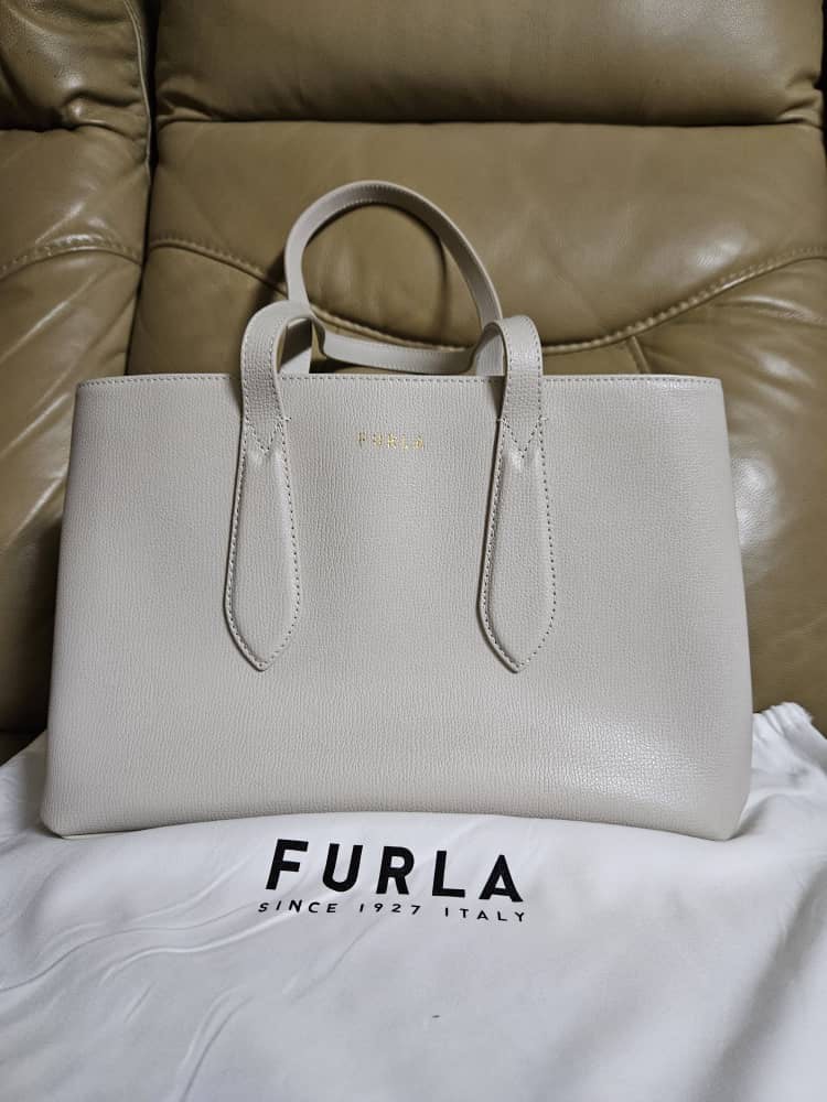Furla Lavinia Tote Medium, Luxury, Bags & Wallets on Carousell