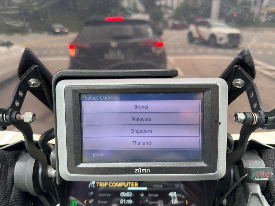 Garmin Zumo 660 GPS Nav bmw cradle compatible, Motorcycles, Motorcycle ...