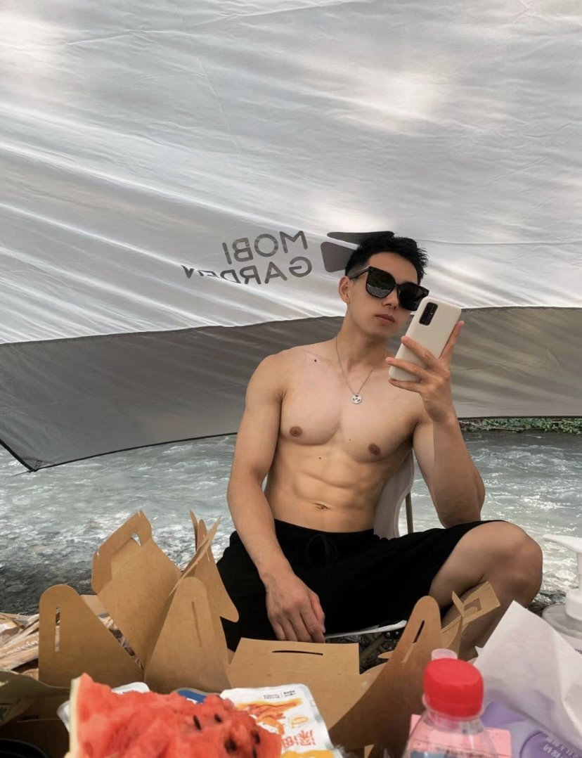 GM Her BLACKPINK成員JENNIE 同款GM Her墨鏡𝗚𝗘𝗡𝗧𝗟𝗘 𝗠𝗢𝗡𝗦𝗧𝗘𝗥, 她的時尚, 手錶及配件, 墨鏡、眼鏡在旋轉拍賣