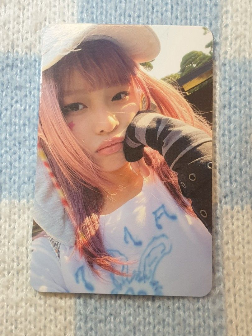 Hanni Official OMG and Ditto Weverse album set B photocard, Hobbies ...