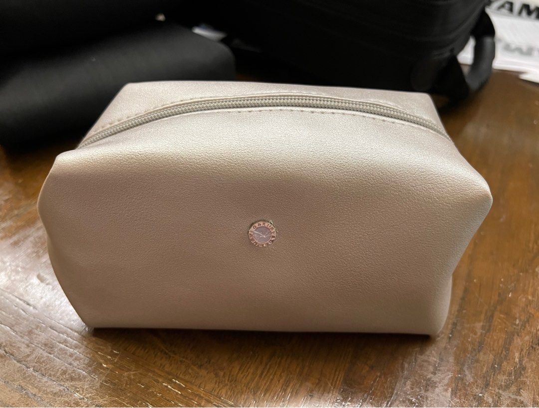 Lady amenity kits Emirates business class, Women's Fashion, Bags ...