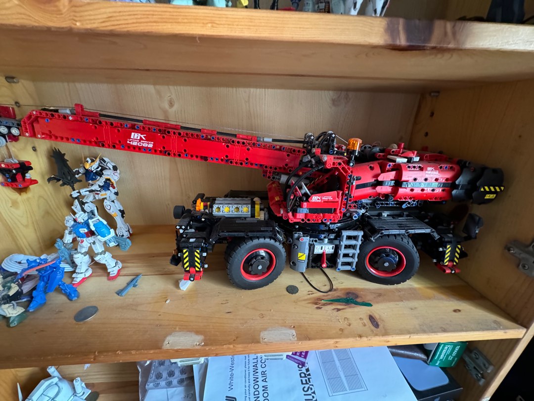 Lego 42082 rough terrain crane, 興趣及遊戲, 玩具 & 遊戲類 - Carousell