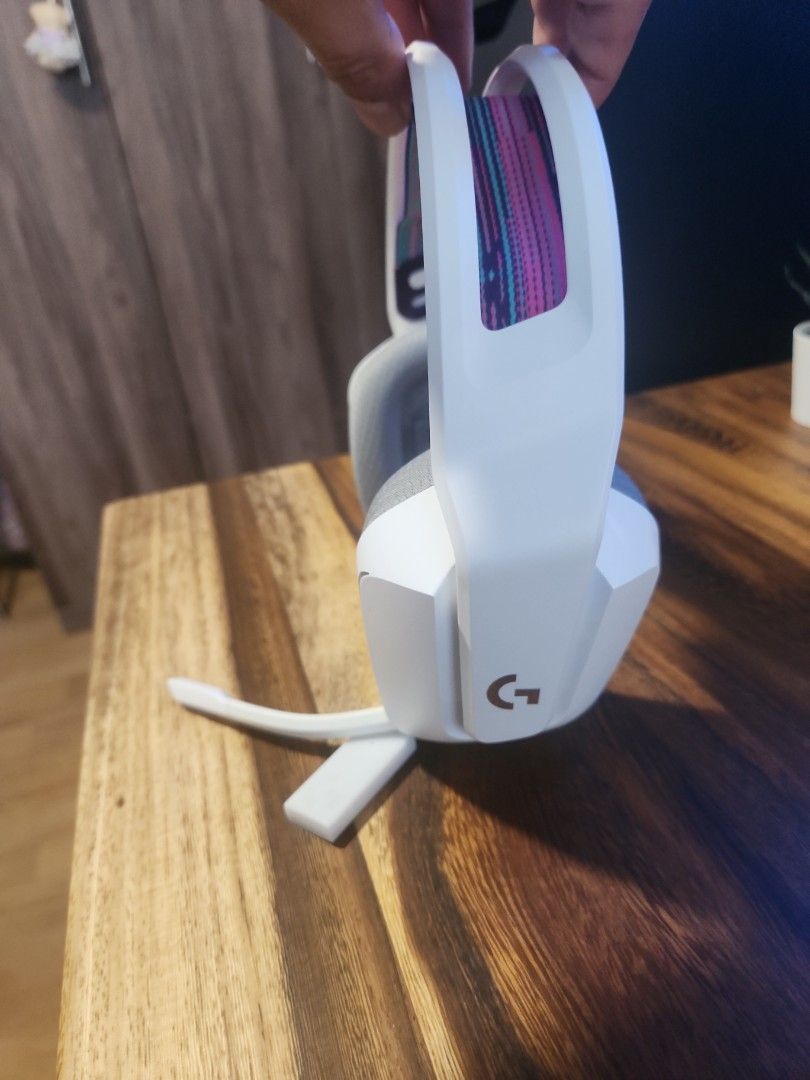 Logitech G733 White, Audio, Headphones & Headsets on Carousell