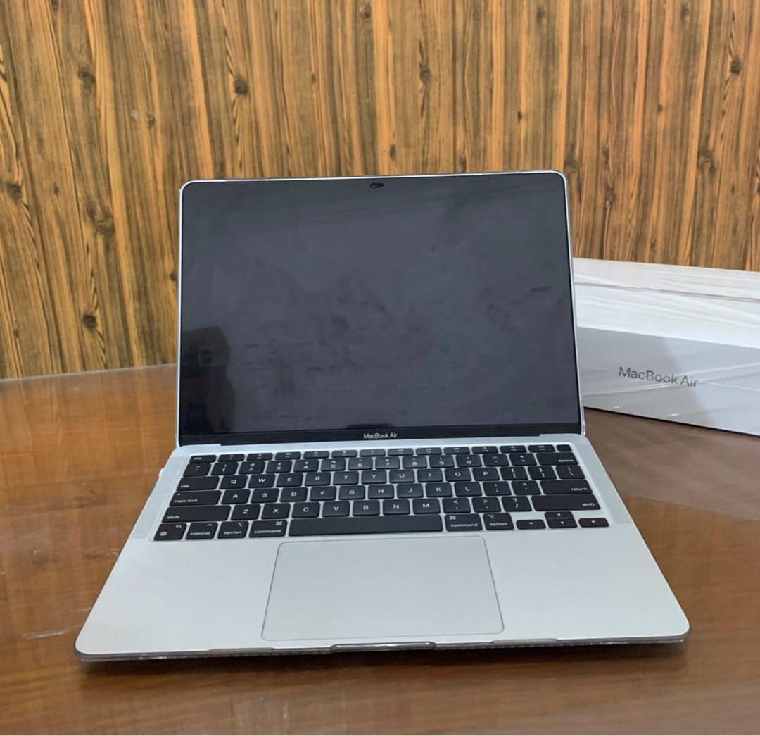 MACBOOK AIR M1 SiLVER 256GB, Elektronik, Komputer, Laptop di Carousell