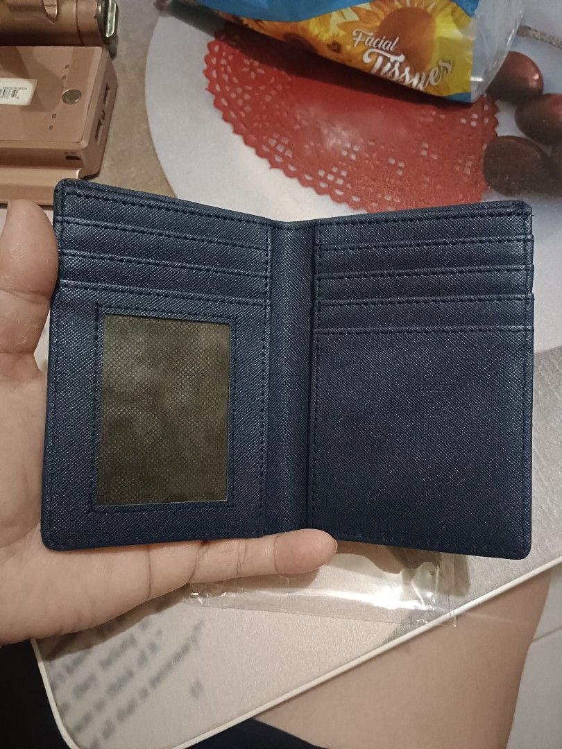 Men vertical wallet. (NO MEET UP), Men's Fashion, Watches & Accessories ...