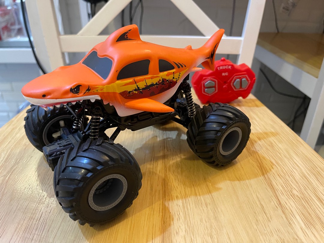 MONSTER JAM ( TIGER SHARK ) REMOTE CONTROL, Hobbies & Toys, Toys ...