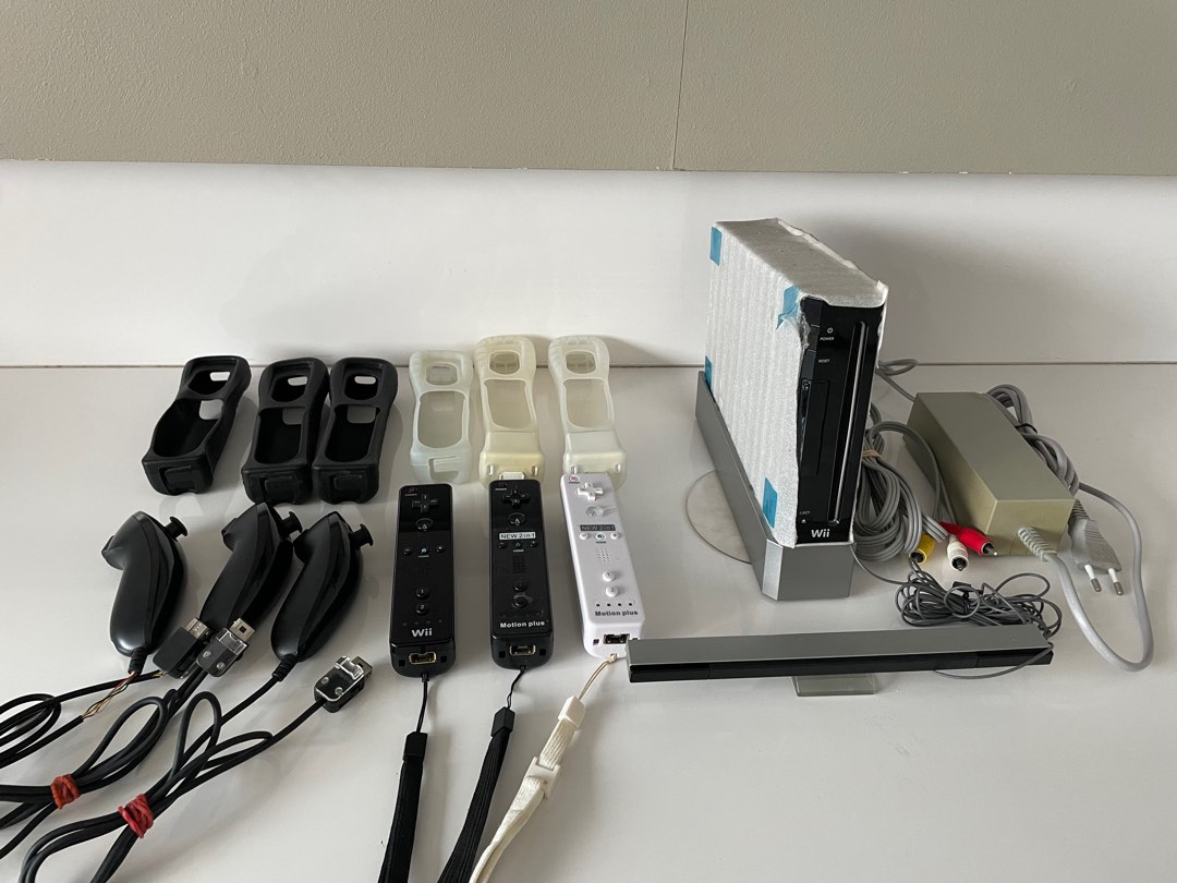 Nintendo Wii set, Video Gaming, Video Game Consoles, Nintendo on Carousell