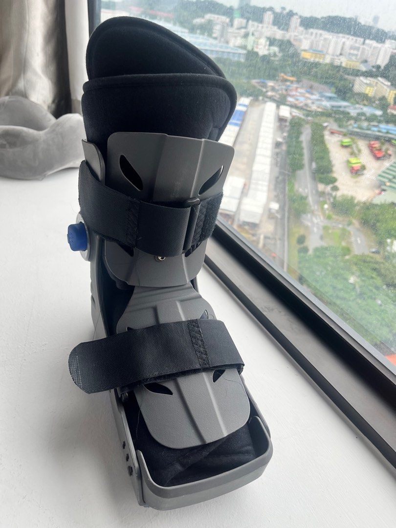 Orthopaedic Boot - Allow walking, Health & Nutrition, Medical Supplies ...