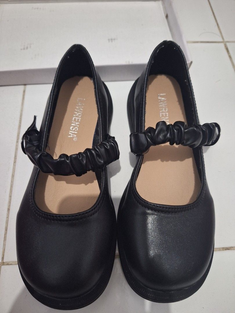 Sepatu Lawrensia Old School Girl, Fesyen Wanita, Sepatu di Carousell