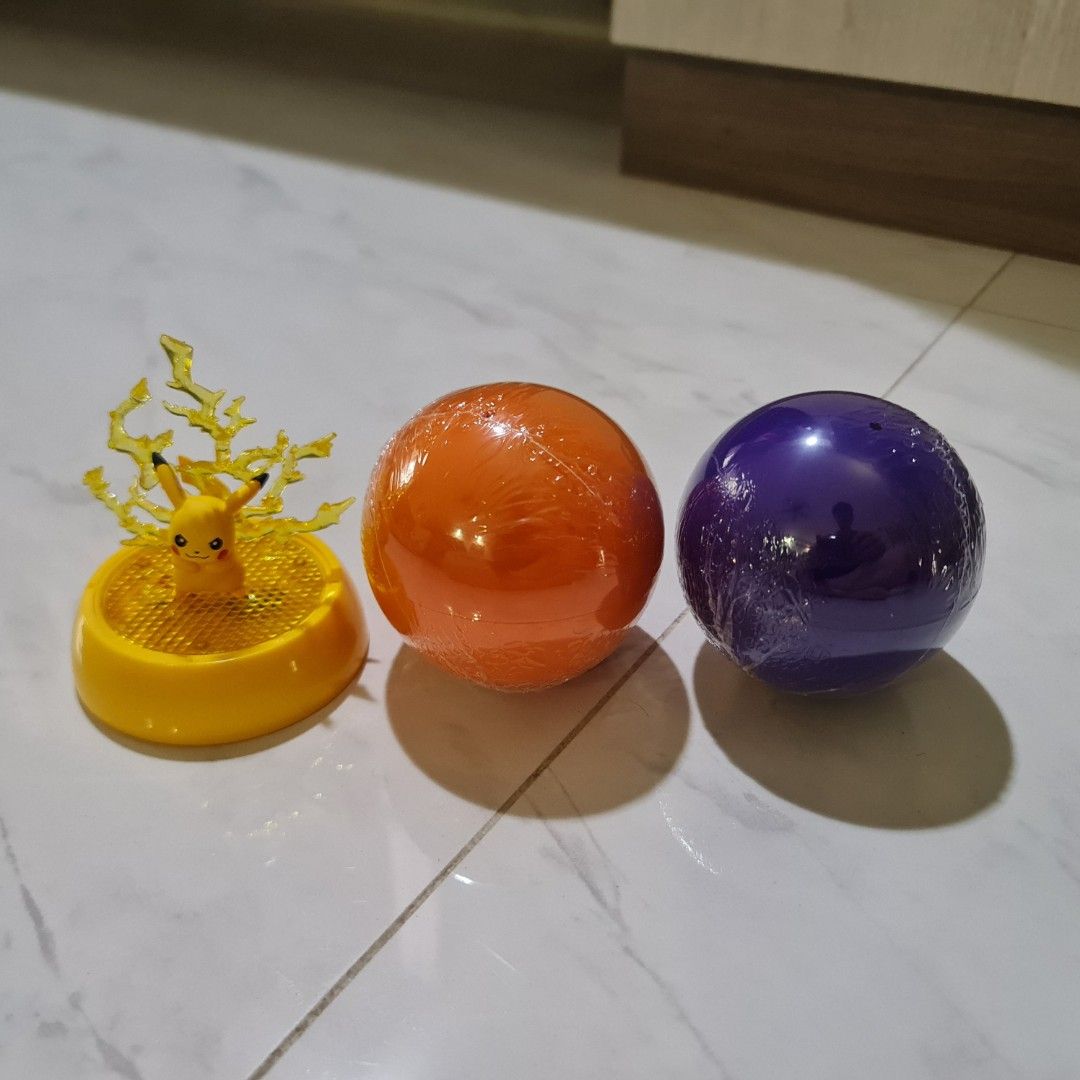 Set of 3 pokemon capsule (pikachu, charizard gengar), Hobbies & Toys ...