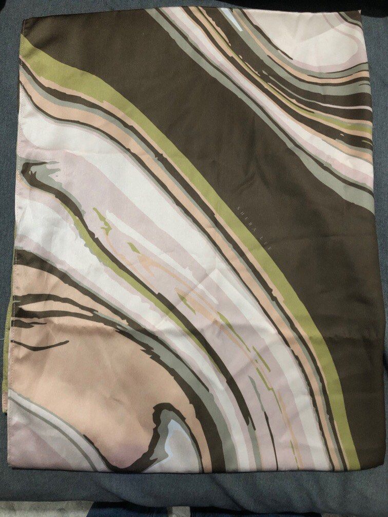 Shera Lee Pandora Marble Shawl, Women's Fashion, Muslimah Fashion ...