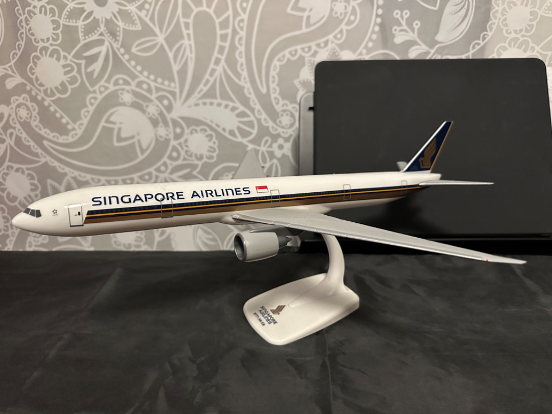 Singapore Airlines Aircraft Model B777-300ER. SQ SIA, Hobbies & Toys ...