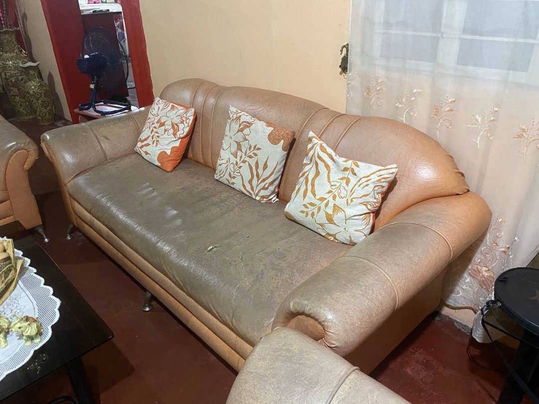 Sofa set 2nd hand, Furniture & Home Living, Furniture, Sofas on Carousell