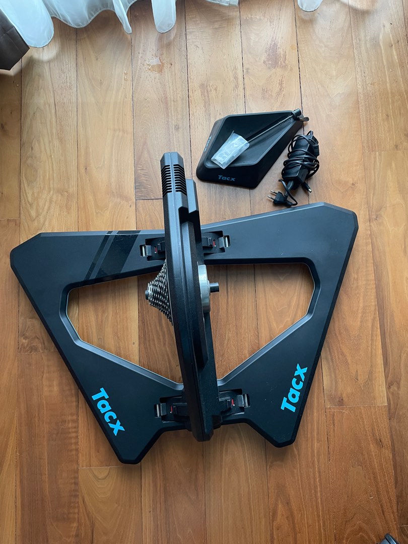 Tacx Neo 2T Smart indoor trainer, Sports Equipment, Bicycles & Parts ...