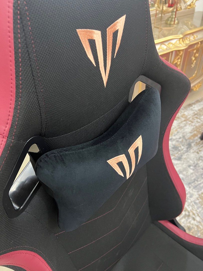 TOMAZ BLAZE X PRO GAMING CHAIR, Furniture & Home Living, Furniture ...