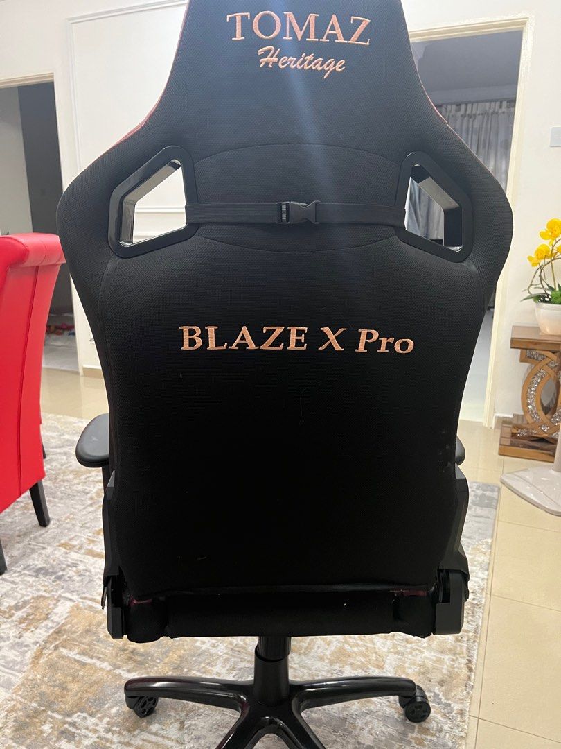 TOMAZ BLAZE X PRO GAMING CHAIR, Furniture & Home Living, Furniture ...